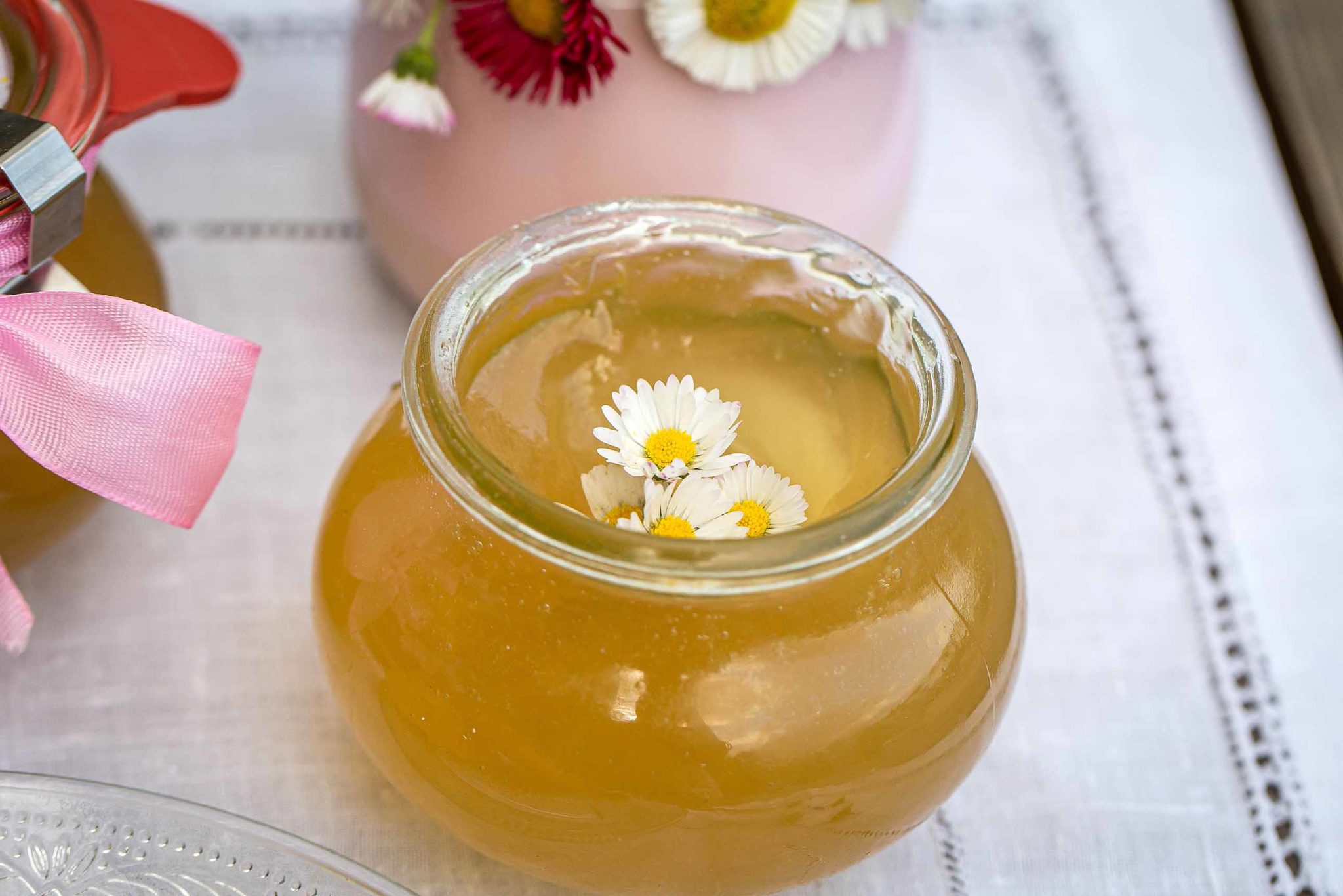 Frühling im Glas: Gänseblümchen-Gelee selbst gemacht | Wilde Möhre Blog